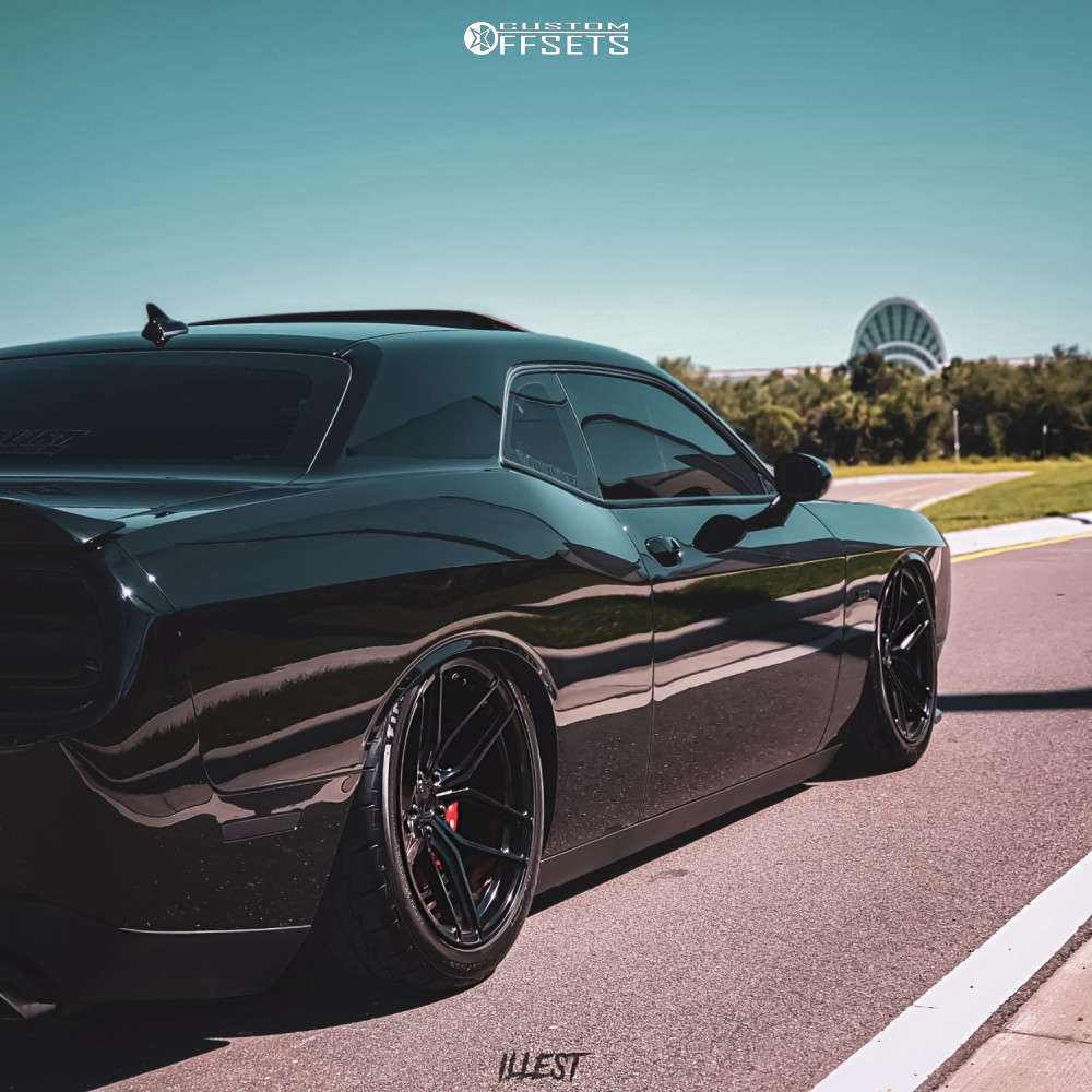 2016 Dodge Challenger with 20x10 20 Stance Sf-03 and 275/40R20 ...