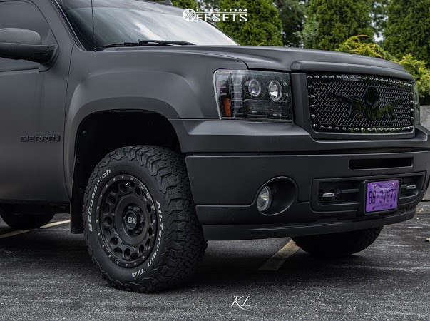 2009 GMC Sierra 1500 with 18x9 18 XD Holeshot and 275/65R18 BFGoodrich ...