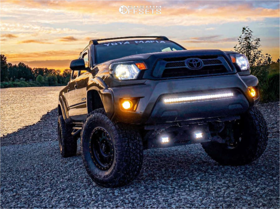 2013 Toyota Tacoma with 17x8.5 Vision Manx and 35/12.5R17 Toyo Tires ...