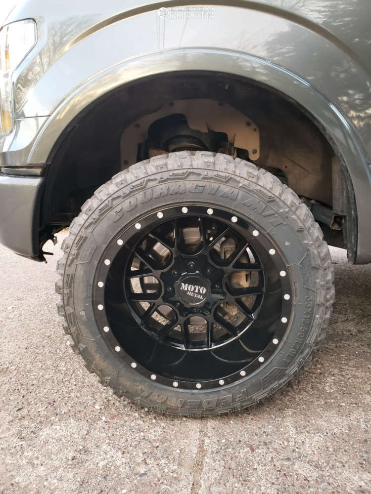 2016 Ford F-150 with 20x12 -44 Moto Metal Mo986 and 33/12.5R20 Federal ...