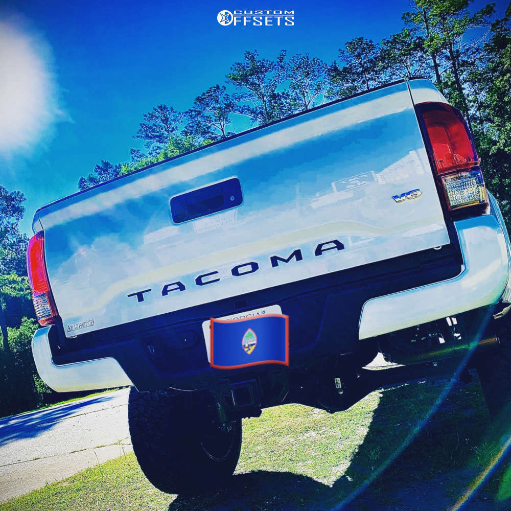 2019 Toyota Tacoma with 20x12 -44 XF Forged Xfx-304 and 305/55R20 ...