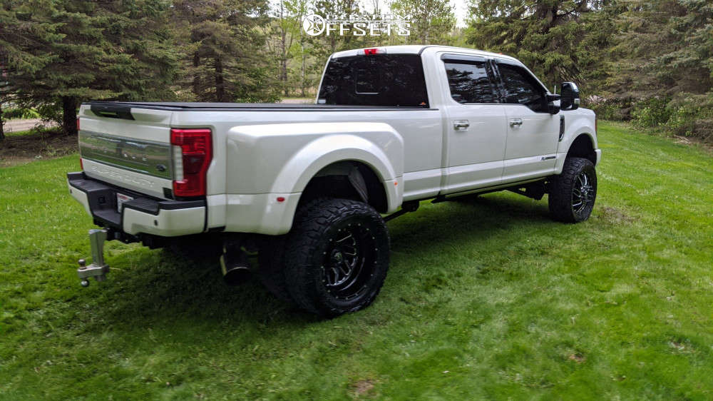 2017 Ford F-350 Super Duty with 22x8.25 -215 Fuel Triton and 37/12.5R22 ...