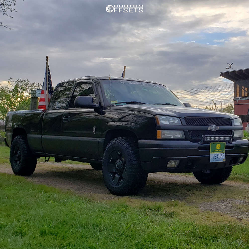 2003 Chevrolet Silverado 1500 with 17x9 -12 XD Rockstar and 285/70R17 ...