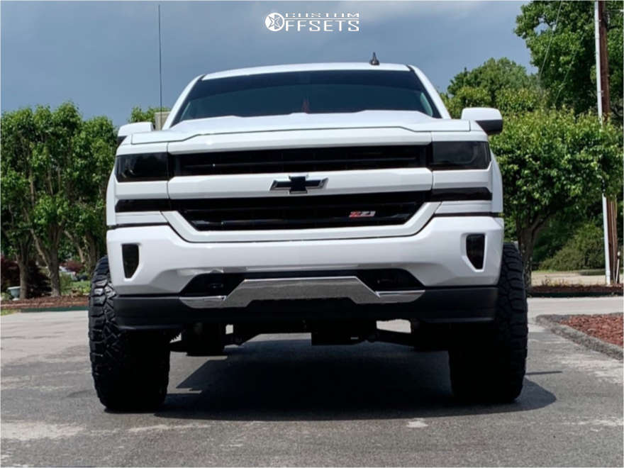 2018 Chevrolet Silverado 1500 with 22x12 -44 Fuel Cleaver and 35/12 ...