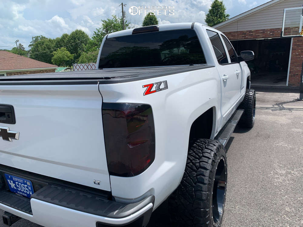 2018 Chevrolet Silverado 1500 with 22x12 -44 Fuel Cleaver and 35/12 ...