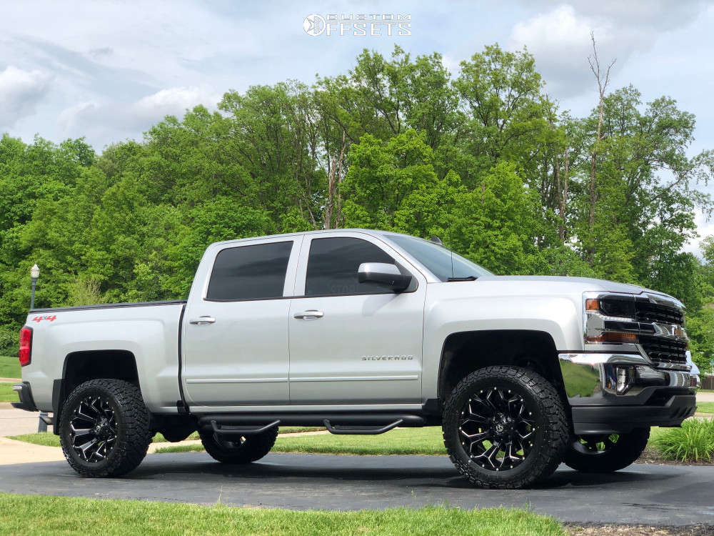2018 Chevrolet Silverado 1500 with 20x10 -24 Fuel Assault and 33/12 ...
