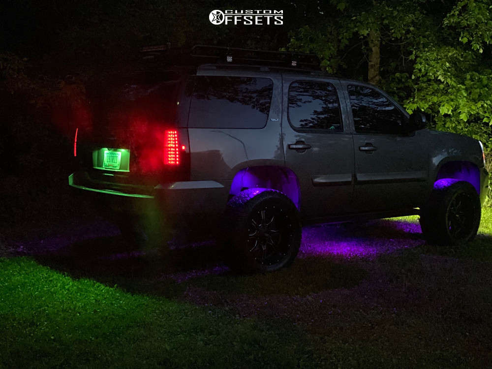 2008 GMC Yukon with 20x10 -24 Moto Metal Mo970 and 305/55R20 Fuel ...