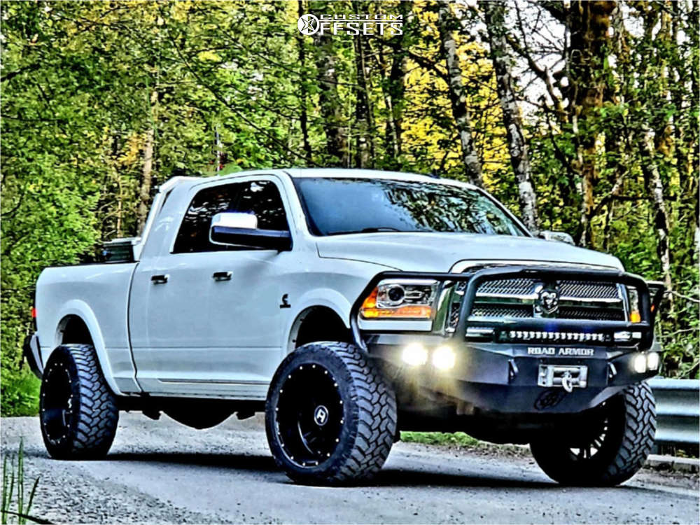 2014 Ram 3500 with 22x12 -44 Hostile Stryker and 35/12.5R22 Nitto Trail ...