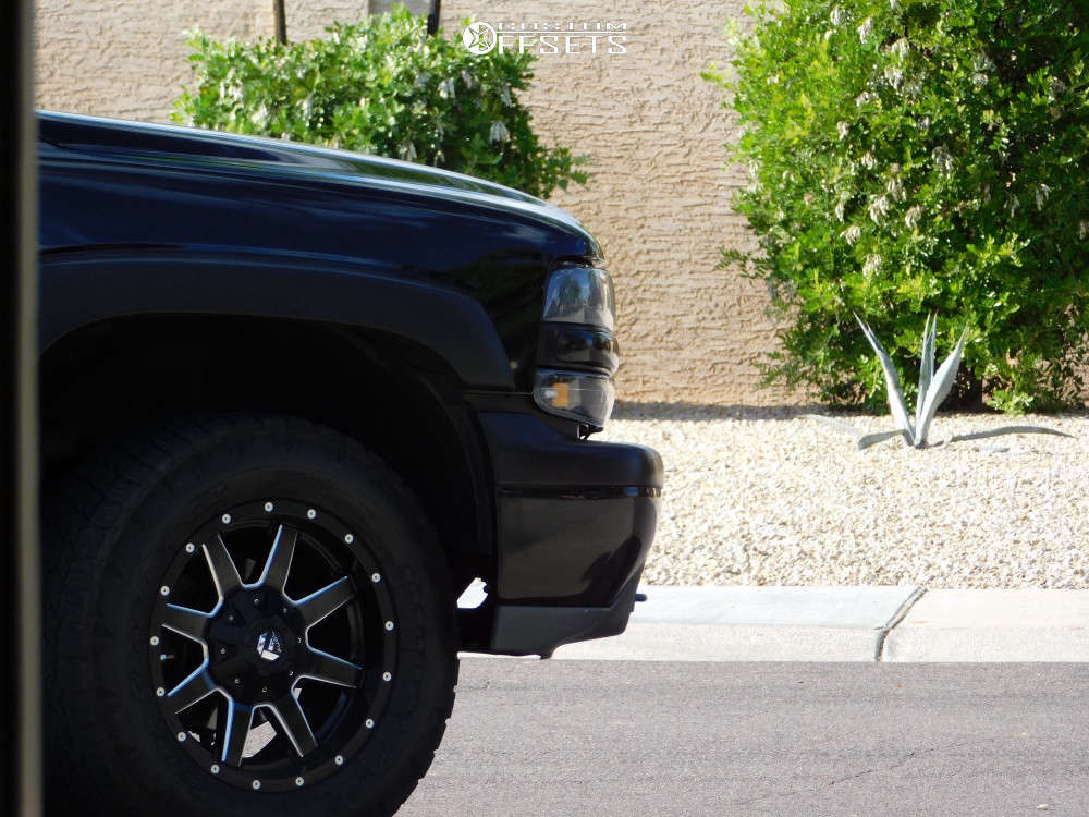 2004 Chevrolet Tahoe with 18x9 20 Fuel Maverick D538 and 30/60R18 Nitto ...