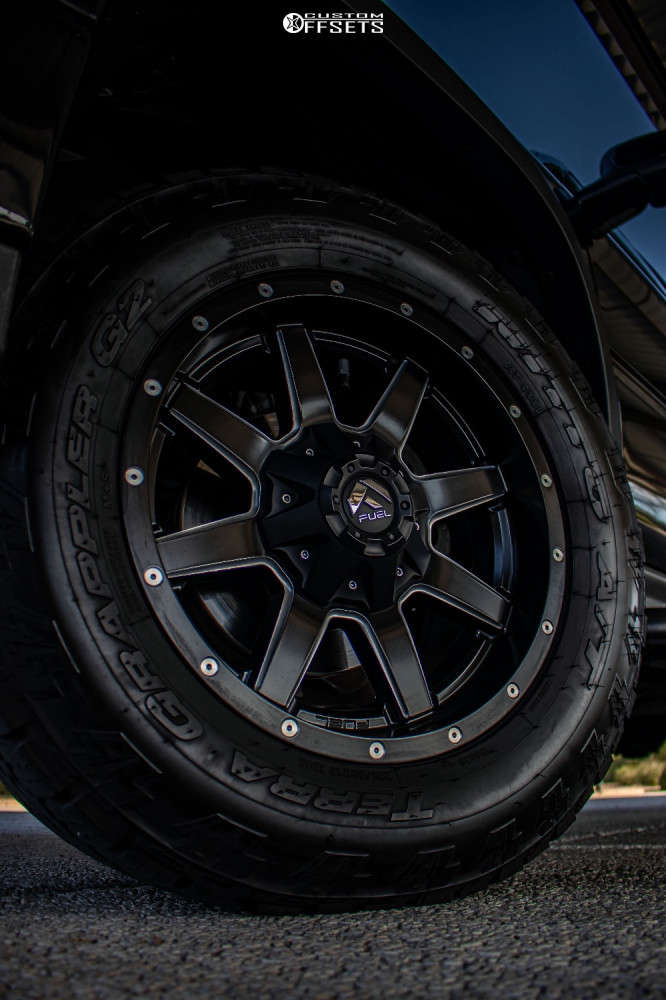 2004 Chevrolet Tahoe with 18x9 20 Fuel Maverick D538 and 30/60R18 Nitto ...