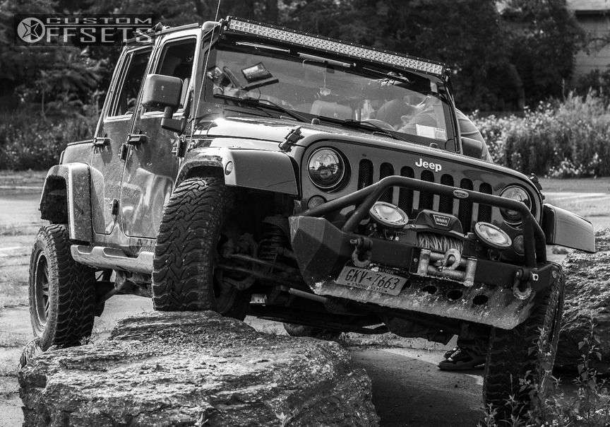 2007 Jeep Wrangler with 17x8 0 Pro Comp Series 05 and 35/12.5R17 ...