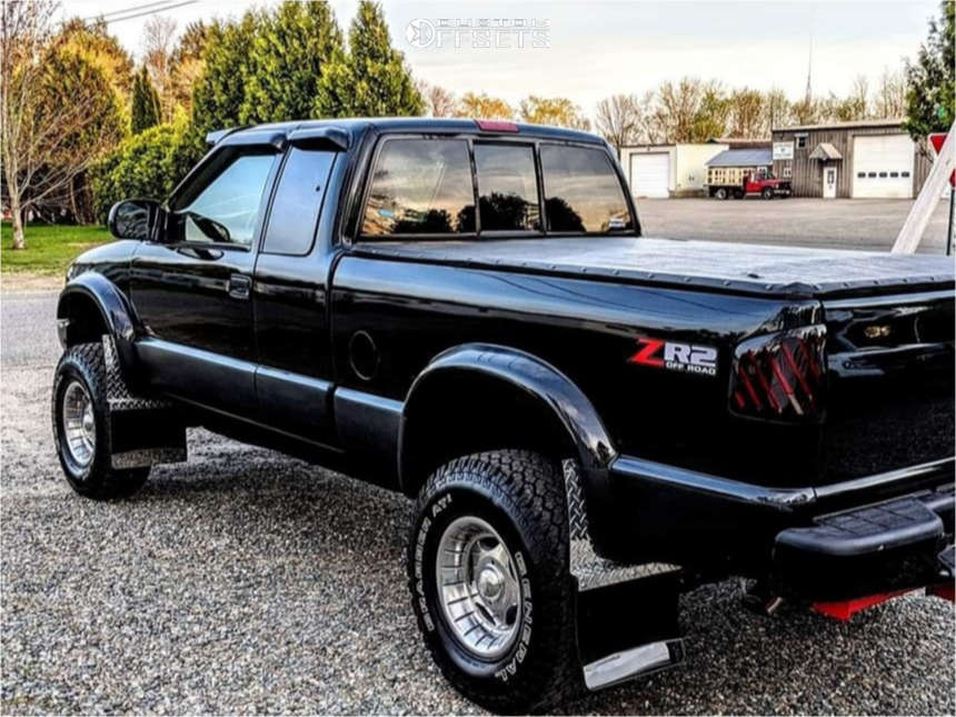 1999 Chevrolet S10 with 15x10 -12 Centerline Hellcat and 31/10.5R15 ...
