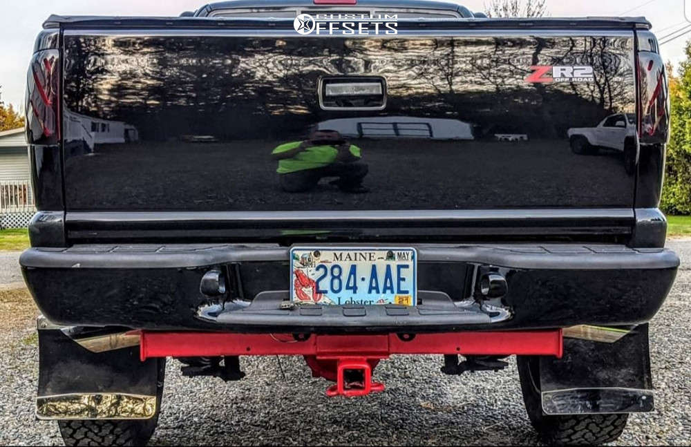 1999 Chevrolet S10 with 15x10 -12 Centerline Hellcat and 31/10.5R15 ...