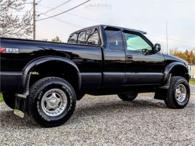 1999 Chevrolet S10 with 15x10 -12 Centerline Hellcat and 31/10.5R15 ...