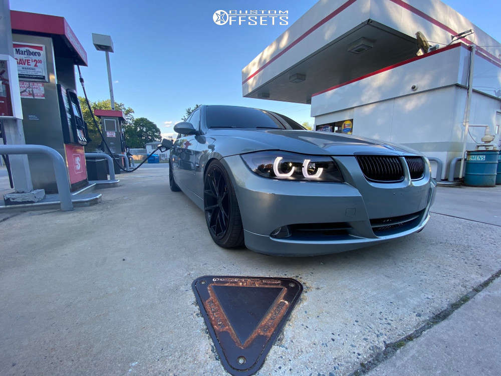 2006 BMW 325i with 18x8 40 Niche Misano and 225/35R18 Windforce ...