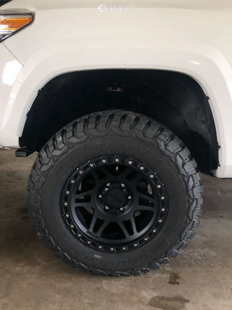 2019 Toyota Tacoma with 17x9 -12 Method MR312 and 32/12.5R17 BFGoodrich ...