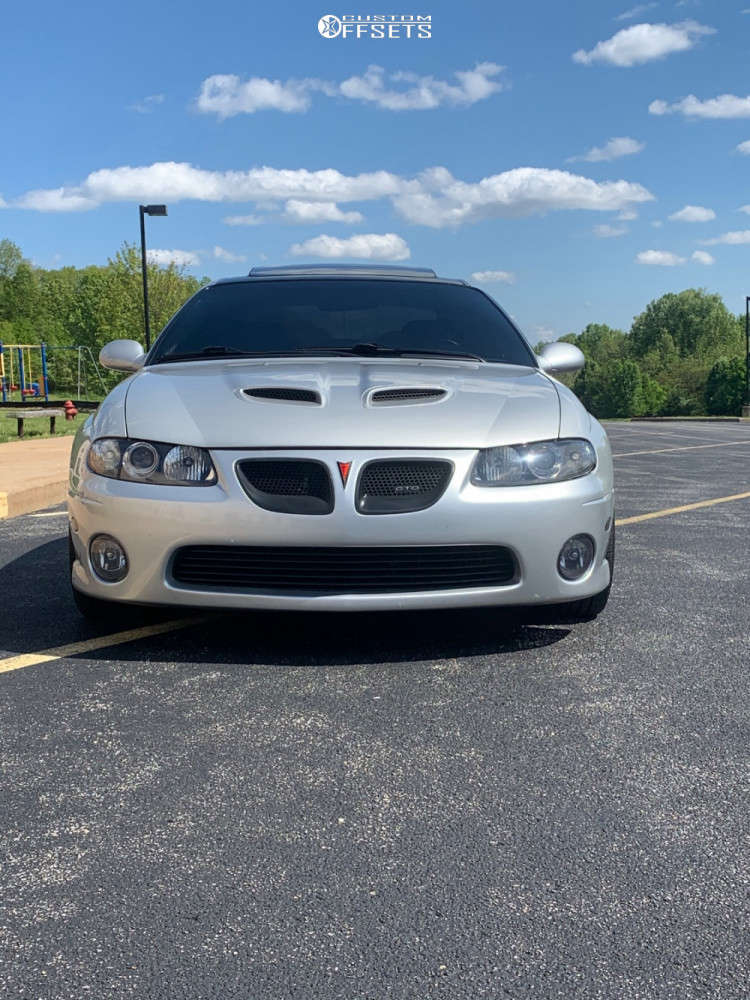 2006 Pontiac GTO with 18x8.5 35 Rota P45r and 235/40R18 Nexen N5000 ...
