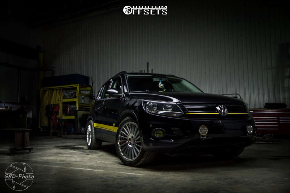 2014 Volkswagen Tiguan with 19x8.5 45 Rotiform Ind-t and 255/40R19 ...