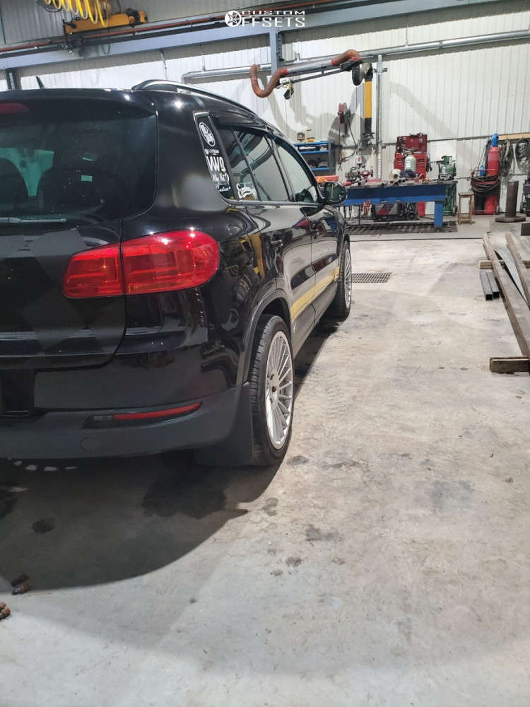 2014 Volkswagen Tiguan with 19x8.5 45 Rotiform Ind-t and 255/40R19 ...