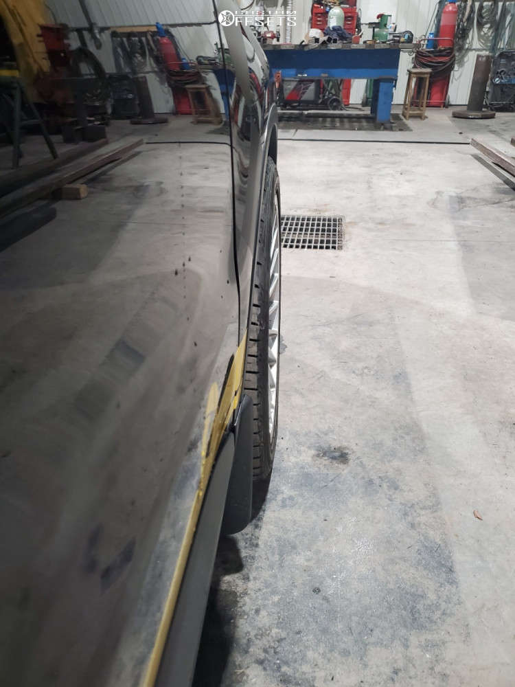 2014 Volkswagen Tiguan with 19x8.5 45 Rotiform Ind-t and 255/40R19 ...