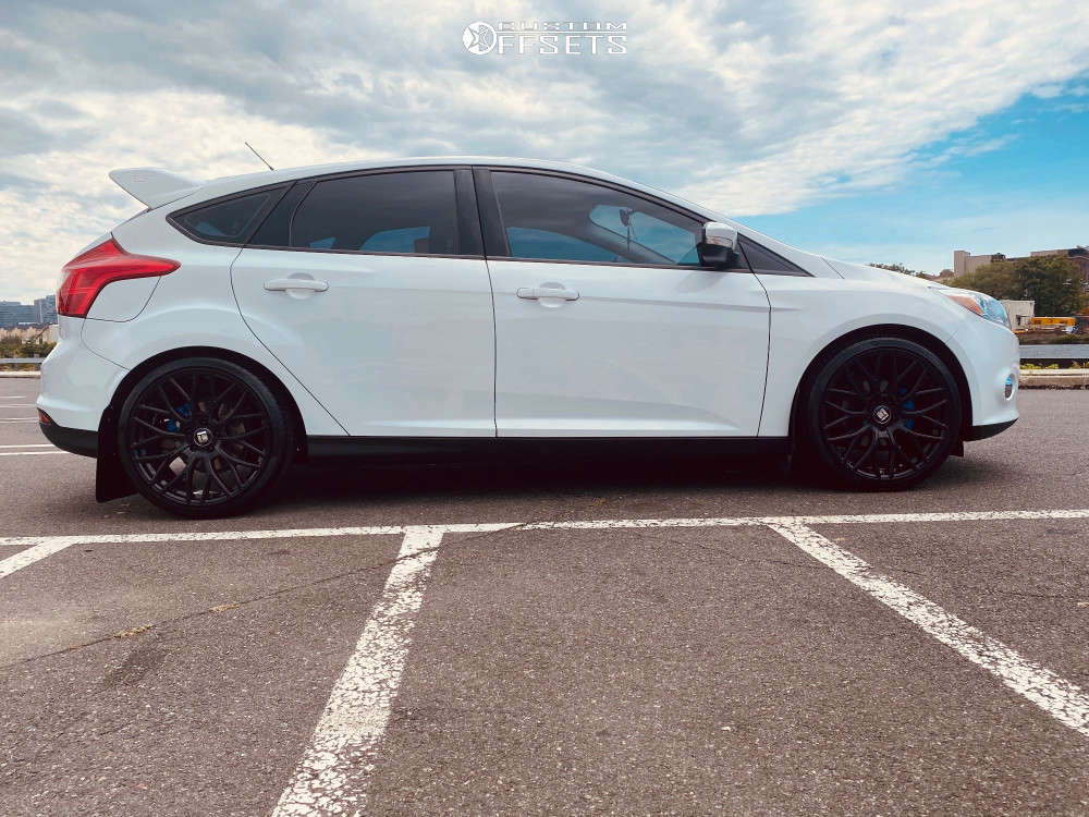 2014 Ford Focus with 19x8.5 35 Touren Tr76 and 235/35R19 Pirelli Pzero ...