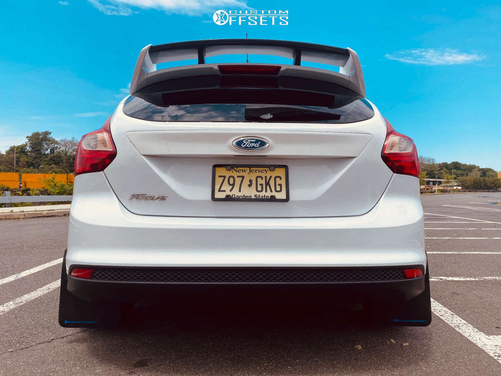 2014 Ford Focus with 19x8.5 35 Touren Tr76 and 235/35R19 Pirelli Pzero ...