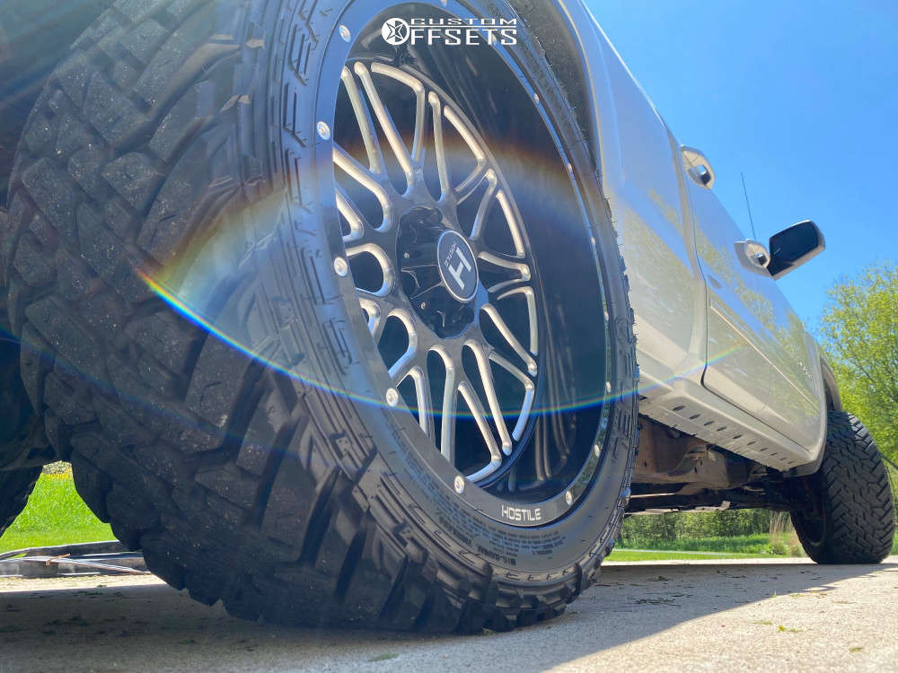 2014 GMC Sierra 1500 with 22x10 -25 Hostile Blaze and 33/12.5R22 Fuel ...