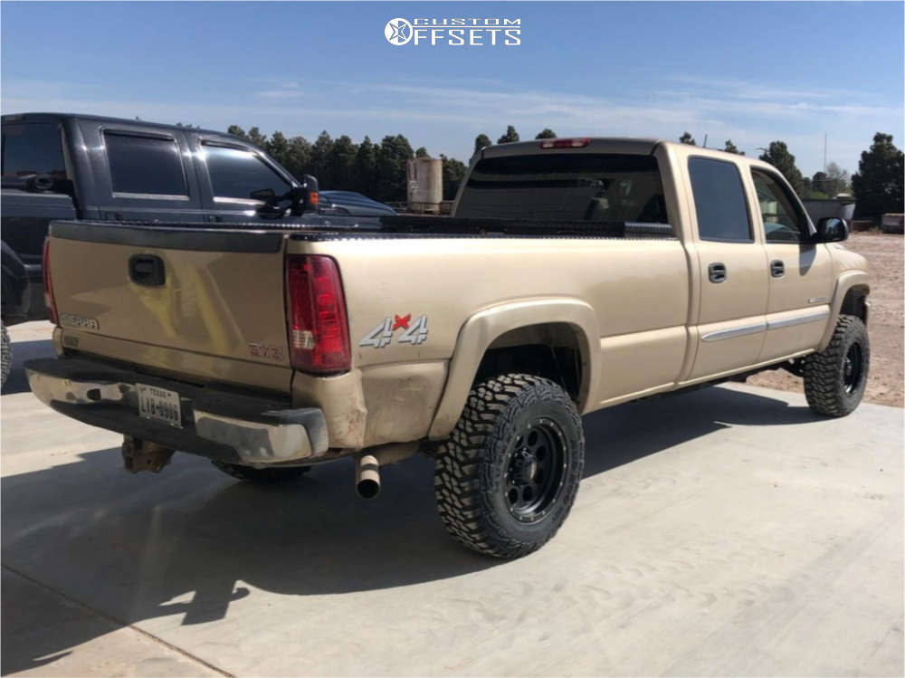 2005 GMC Sierra 2500 HD with 17x9 -6 Pro Comp Series 45 and 285/70R17 ...