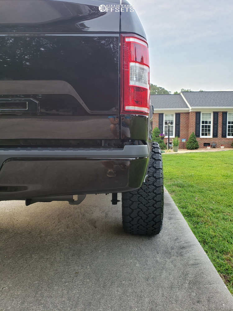 2020 Ford F-150 with 20x10 -25 Motiv Offroad Magnus and 33/12.5R20 General Grabber Atx and ...