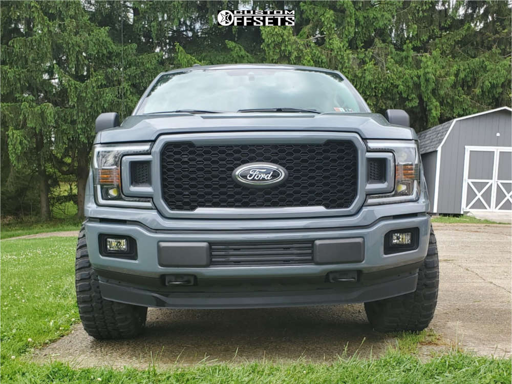 2019 Ford F-150 with 20x10 -25 Ultra Warlock and 33/12.5R20 Federal ...