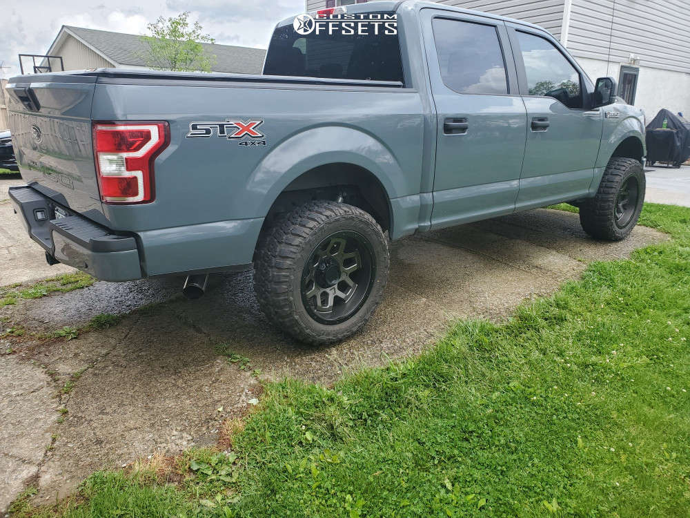 2019 Ford F-150 with 20x10 -25 Ultra Warlock and 33/12.5R20 Federal ...