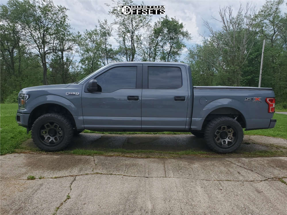 2019 Ford F-150 with 20x10 -25 Ultra Warlock and 33/12.5R20 Federal ...