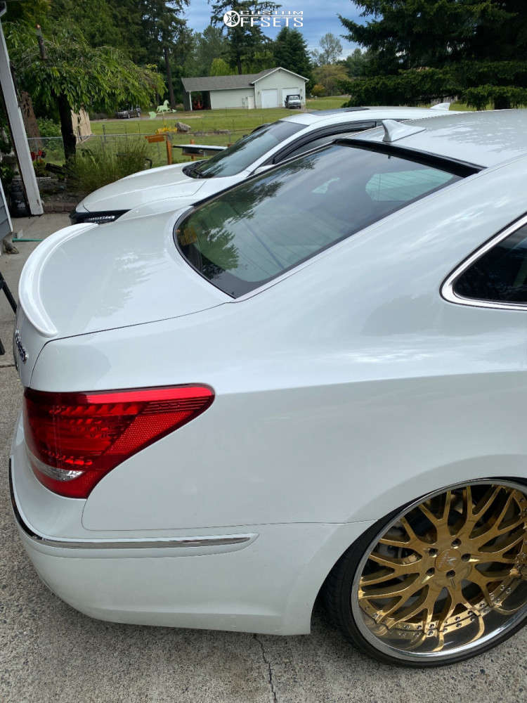 2011 Hyundai Equus with 22x9.5 32 Beyern Mesh and 265/30R22 Dcenti ...