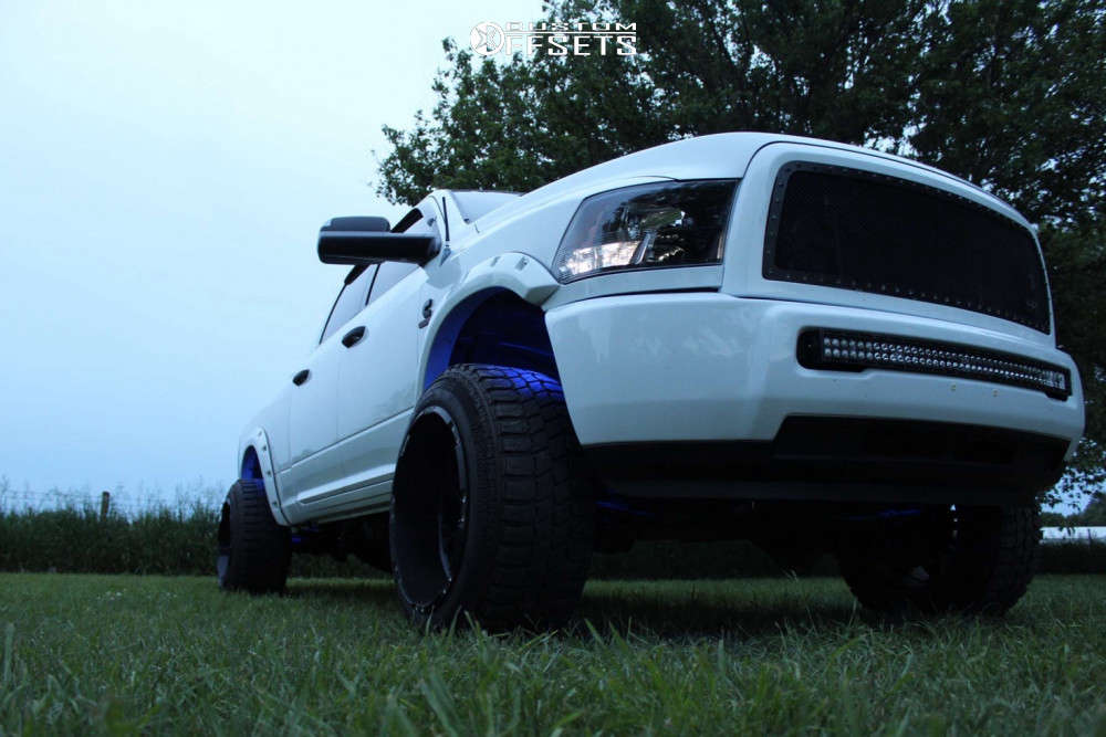 2012 Ram 2500 with 22x14 -76 Hostile Havoc and 35/12.5R22 Gladiator ...