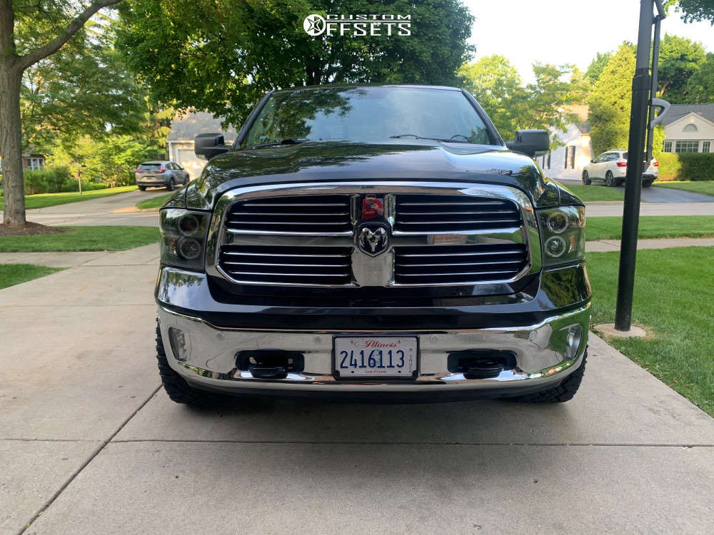 2015 Ram 1500 with 20x10 -25 Ultra Hunter and 33/12.5R20 Goodyear ...