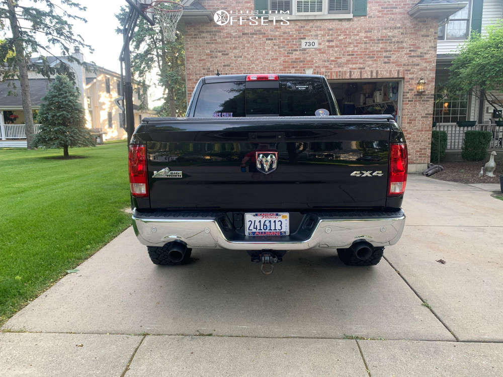 2015 Ram 1500 with 20x10 -25 Ultra Hunter and 33/12.5R20 Goodyear ...