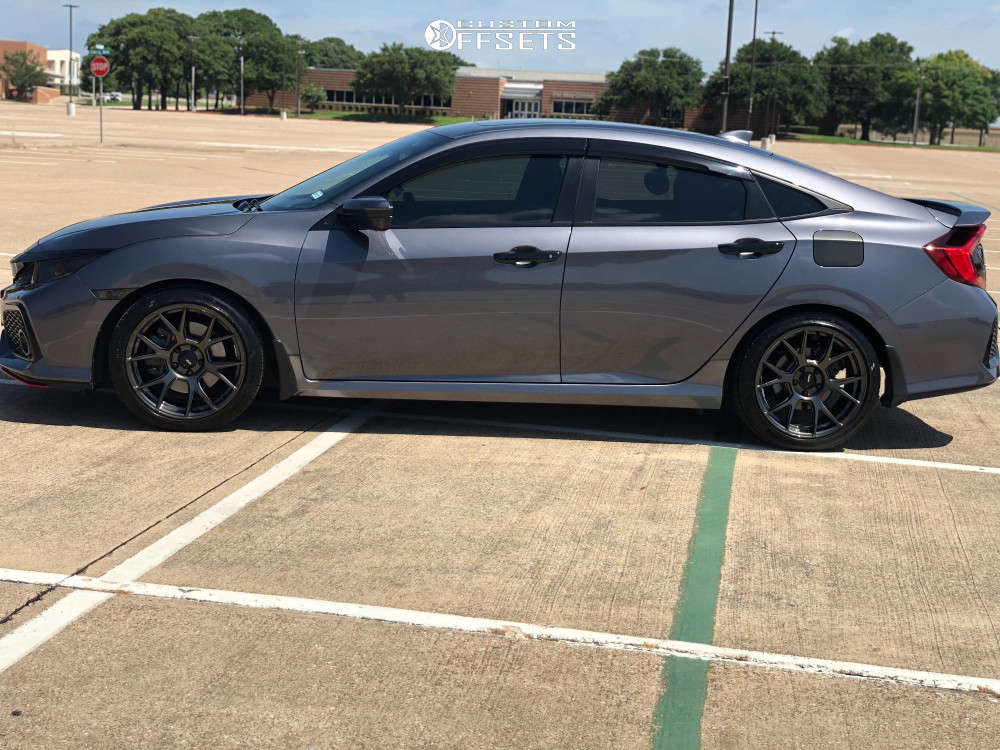 2019 Honda Civic with 18x8.5 35 Konig Ampliform and 235/40R18 Goodyear ...