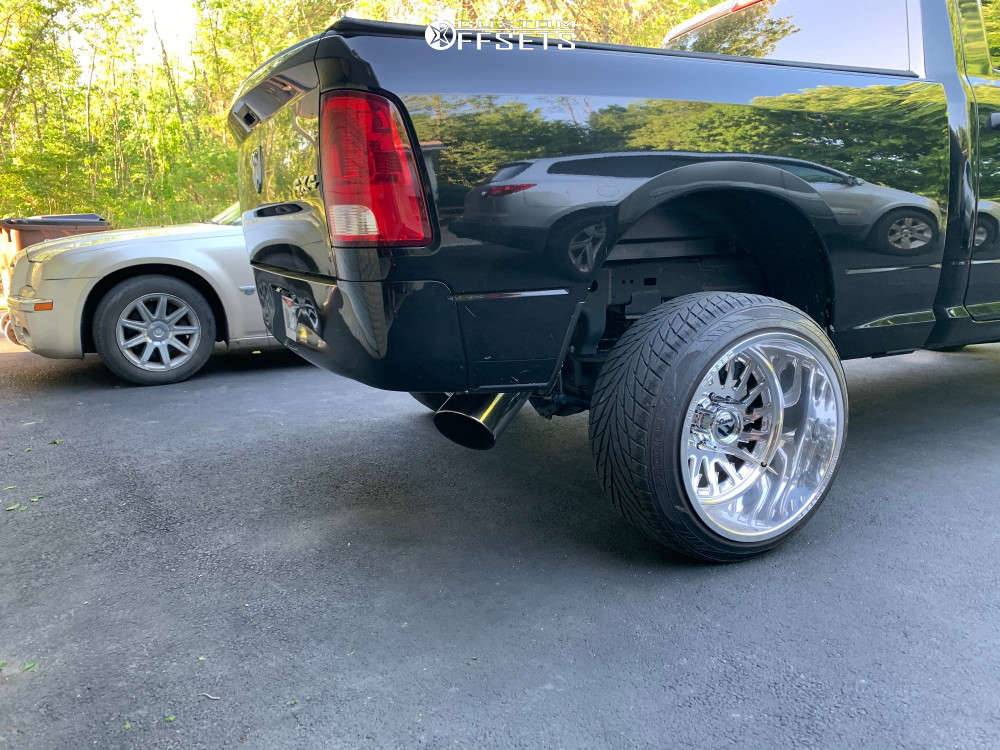 2017 Ram 2500 with 22x14 -76 Fuel Forged FF30 and 305/40R22 Toyo Tires ...