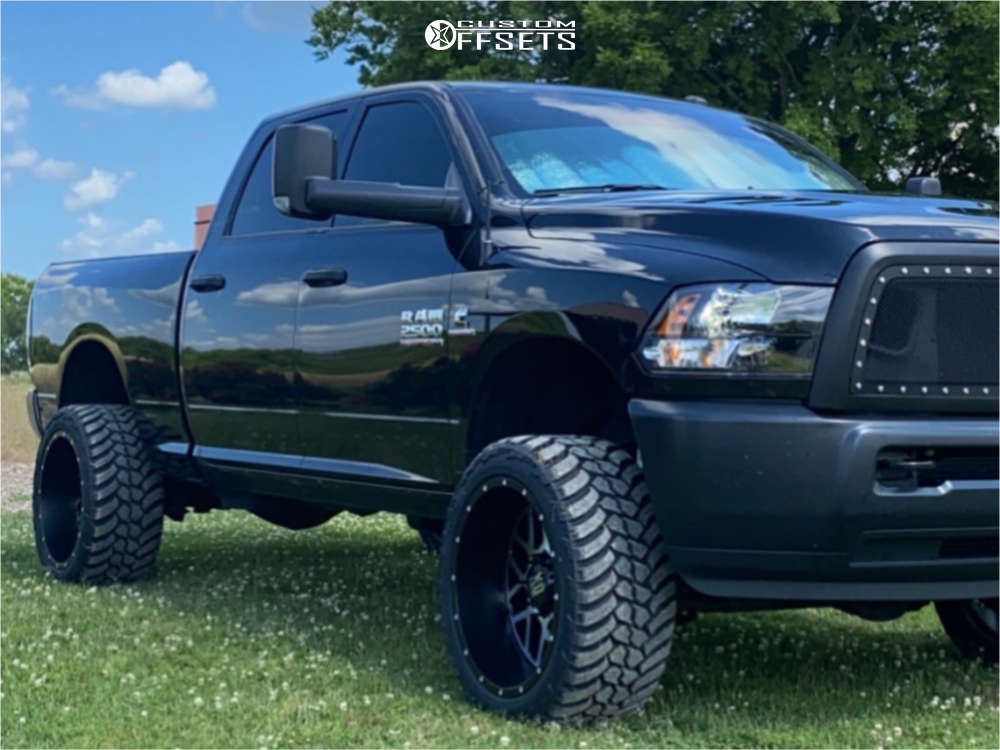 2018 Ram 2500 with 22x12 -44 XD Xd820 and 33/12.5R22 AMP Mud Terrain ...
