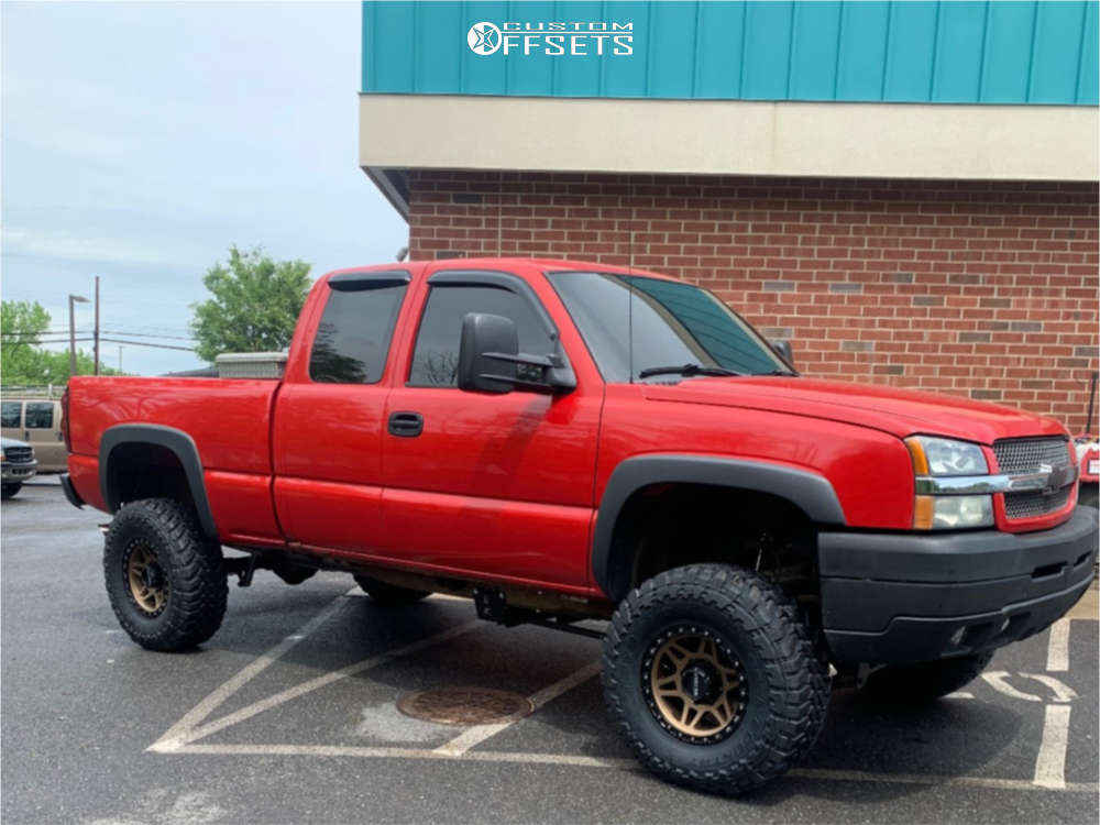 2004 Chevrolet Silverado 2500 HD with 17x8.5 Method Mr312 and 35/12 ...