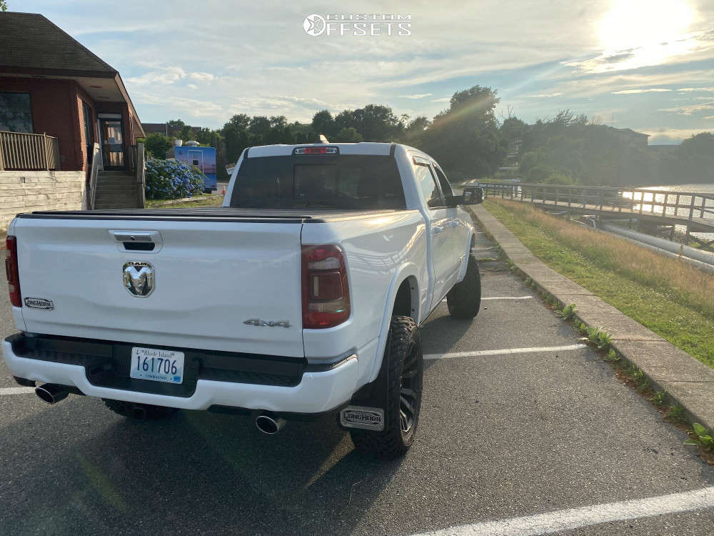 2020 Ram 1500 with 22x10 -18 Fuel Blitz and 35/12.5R22 Fuel Mud Gripper ...