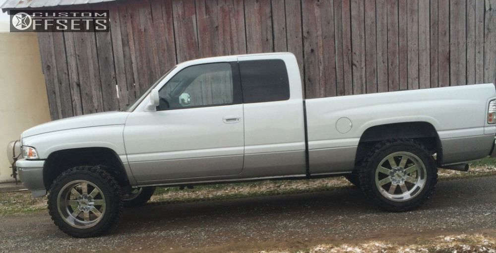 2001 Dodge Ram 1500 with 20x12 -44 Moto Metal MO962 and 33/12.5R20 ...