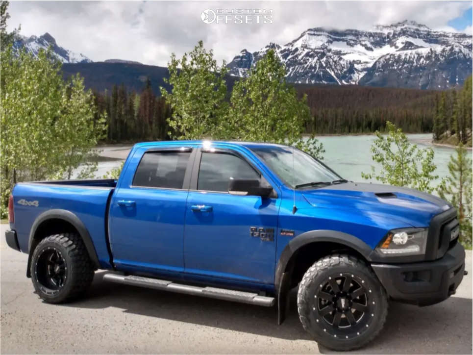 2019 Ram 1500 Classic with 20x12 -44 Moto Metal Mo962 and 33/12.5R20 ...