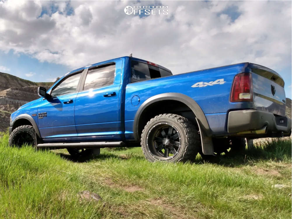 2019 Ram 1500 Classic with 20x12 -44 Moto Metal Mo962 and 33/12.5R20 ...