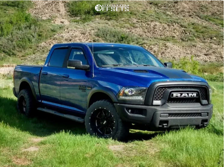 2019 Ram 1500 Classic with 20x12 -44 Moto Metal Mo962 and 33/12.5R20 ...