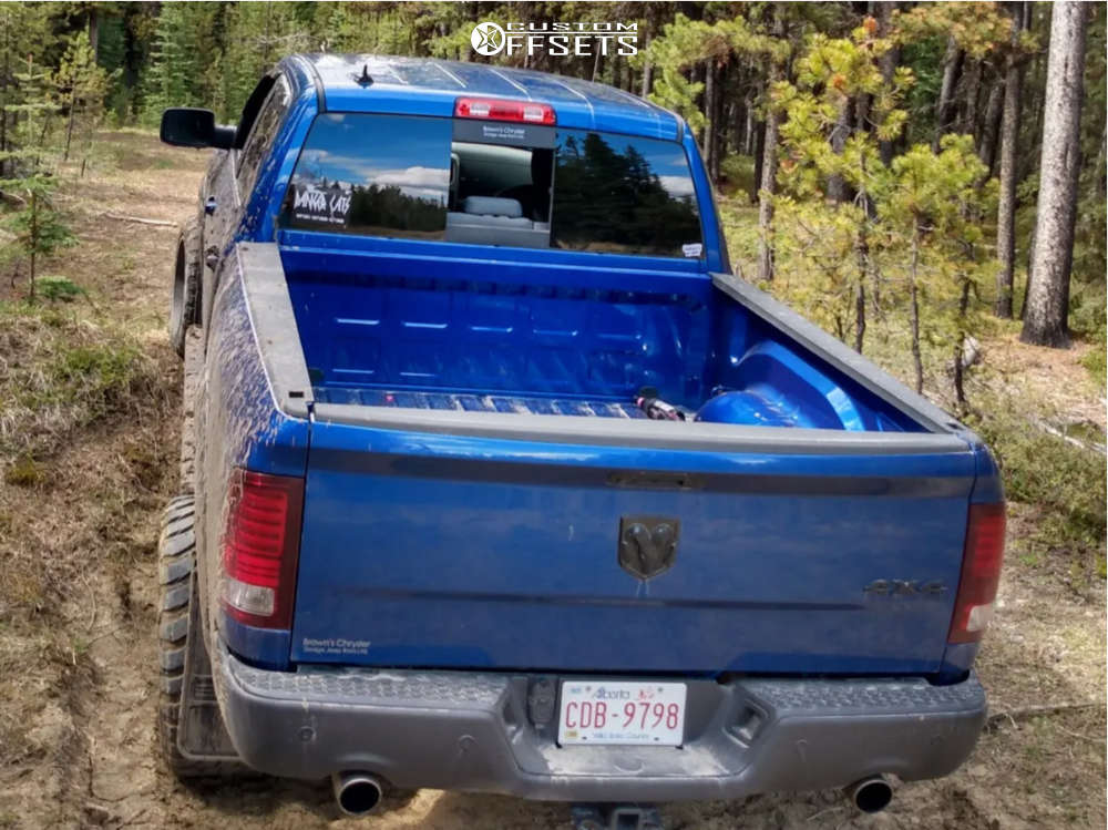 2019 Ram 1500 Classic with 20x12 -44 Moto Metal Mo962 and 33/12.5R20 ...
