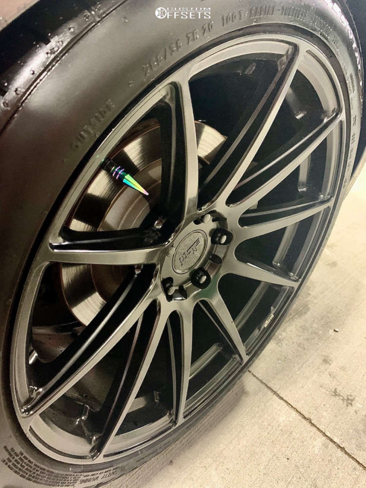 2015 Ford Mustang with 20x10 40 Niche Essen and 285/35R20 Continental ...
