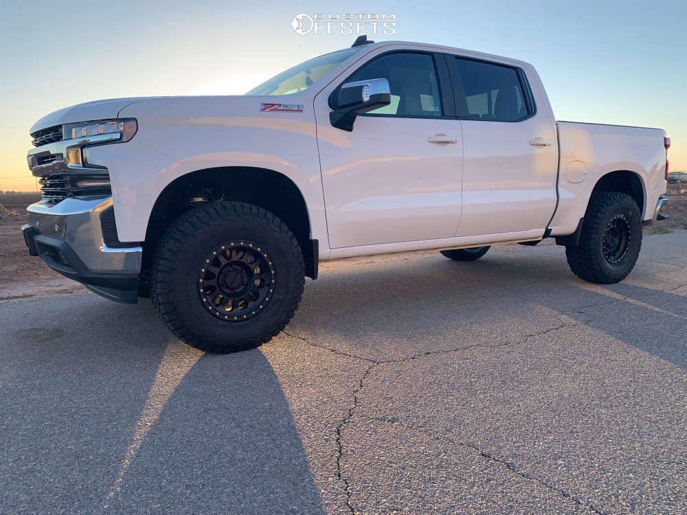 2019 Chevrolet Silverado 1500 with 17x8.5 0 Method Mr315 and 35/12.5R17 ...