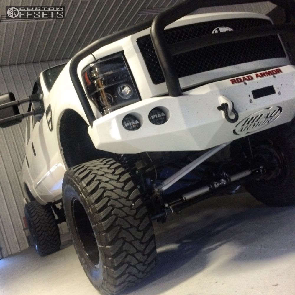 2008 Ford F-250 Super Duty with 20x12 -44 TIS 535B and 40/15.5R20 Toyo ...