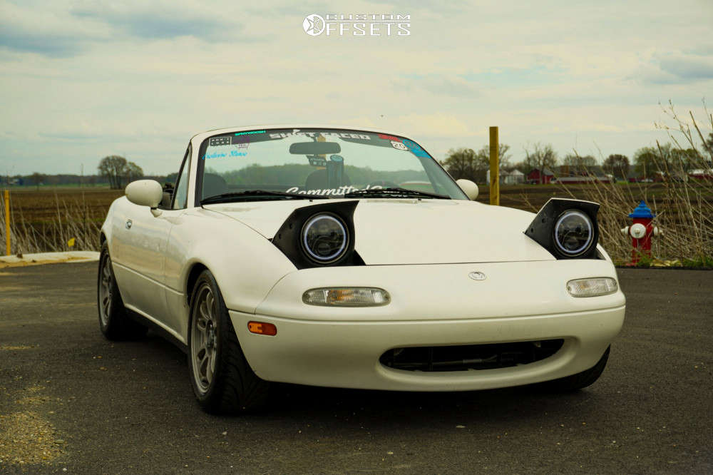 1995 Mazda MX-5 Miata with 15x7 42 TR Motorsport C1 and 205/50R15 ...